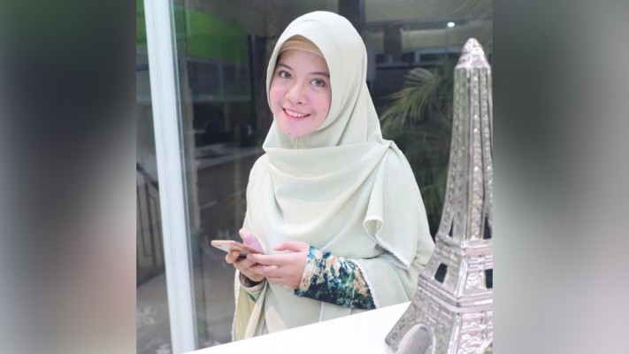 Masih Umur 20 Tahun, Makeup Artist Khadijah Azzahra Punya Omzet Ratusan ...